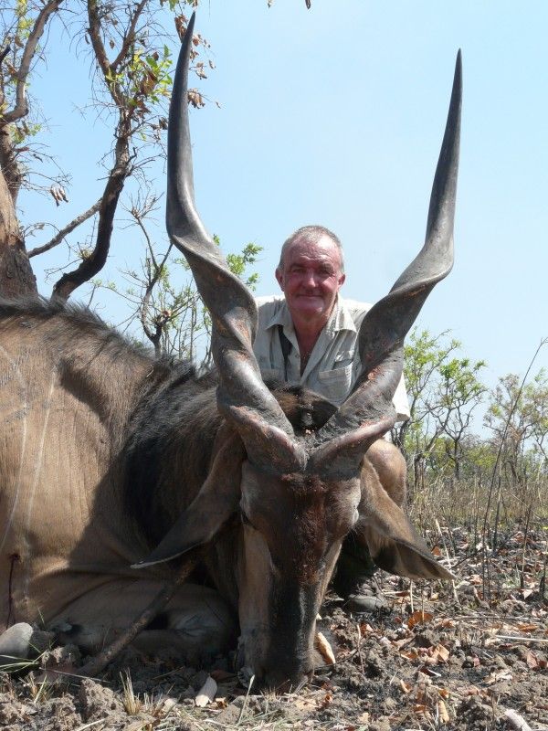 Hunting on the savannah in Cameroon | Big game hunting